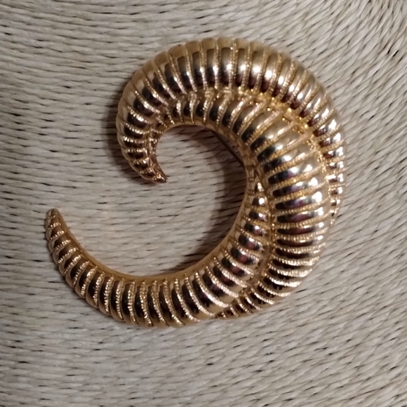 Monet | Jewelry | Vintage Monet Curved Gold Tone Signed Brooch | Poshmark